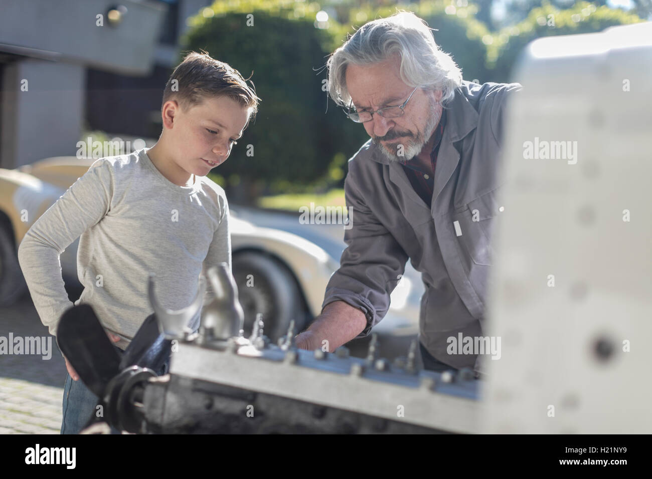 Explaining mechanism hi-res stock photography and images - Alamy