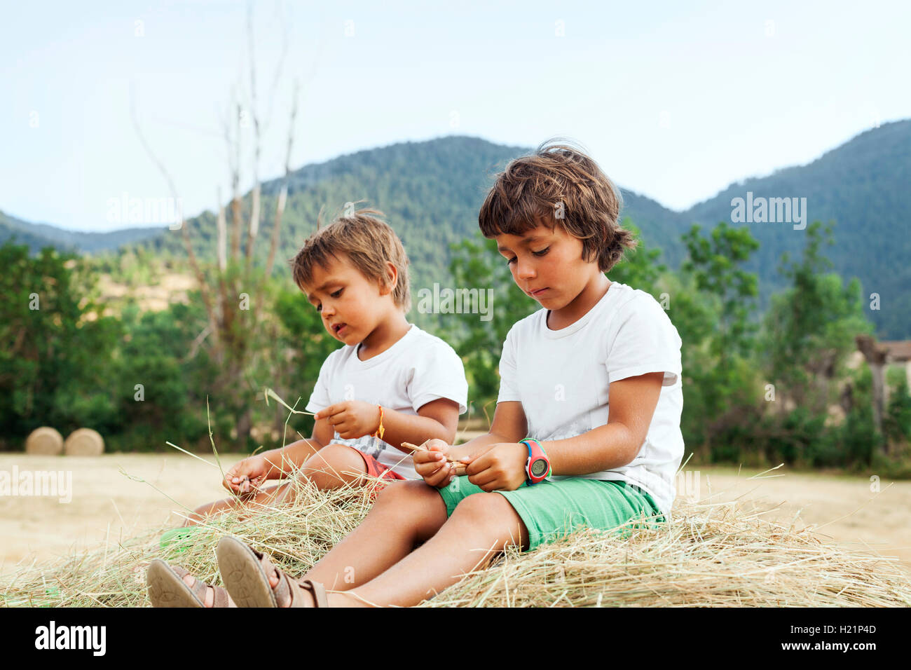 Straw boys hi-res stock photography and images - Alamy