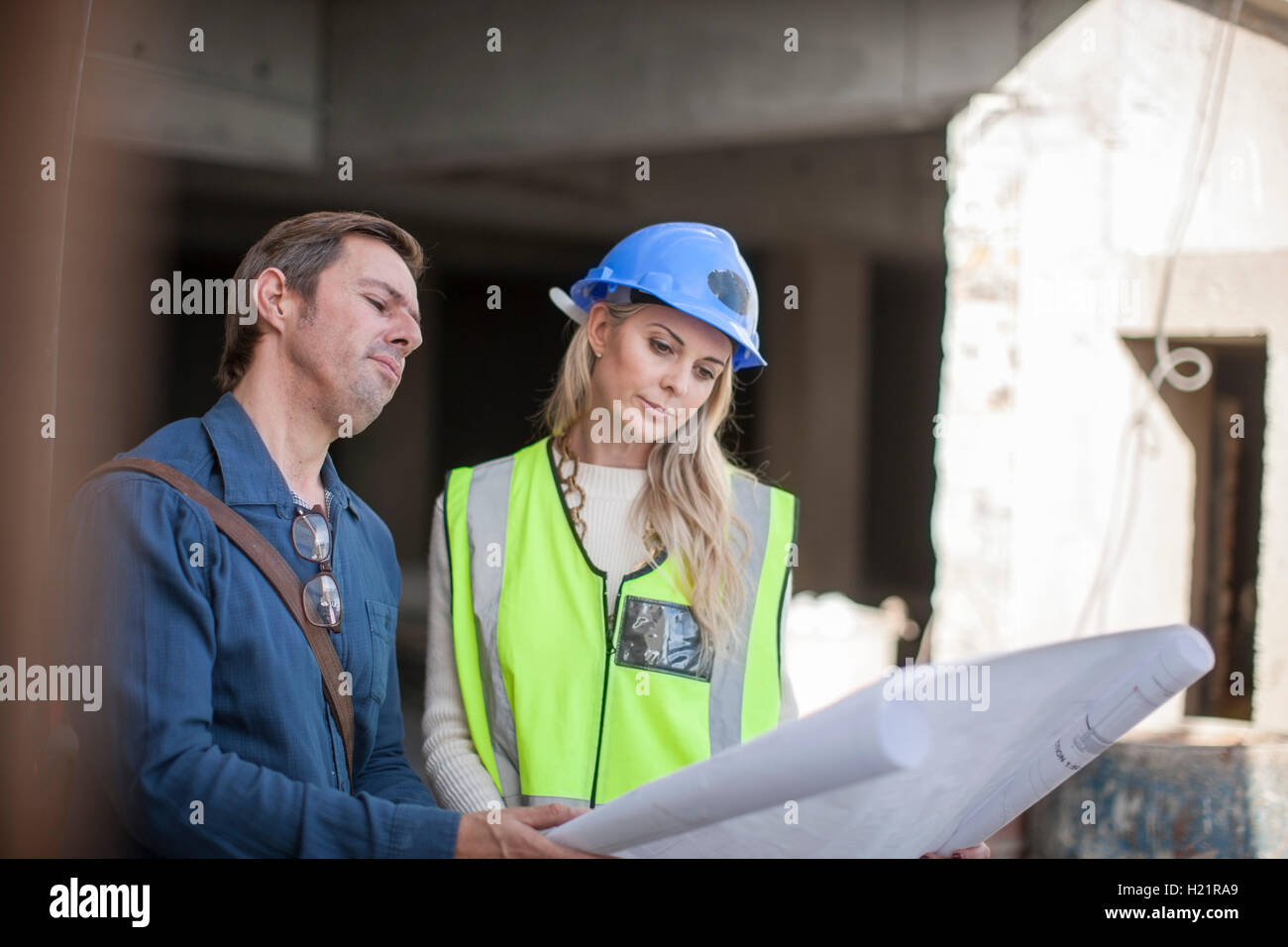Man and woman looking on construction plan Stock Photo - Alamy