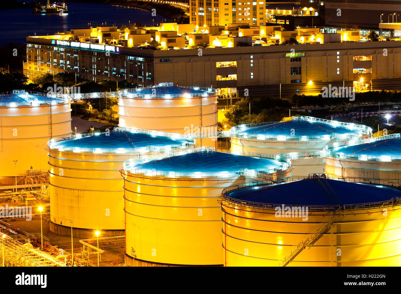 Petroleum distribution terminal hi-res stock photography and images - Alamy