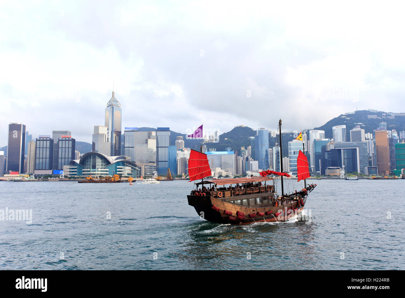 Hong Kong icon - Junk boat at harbor Stock Photo - Alamy