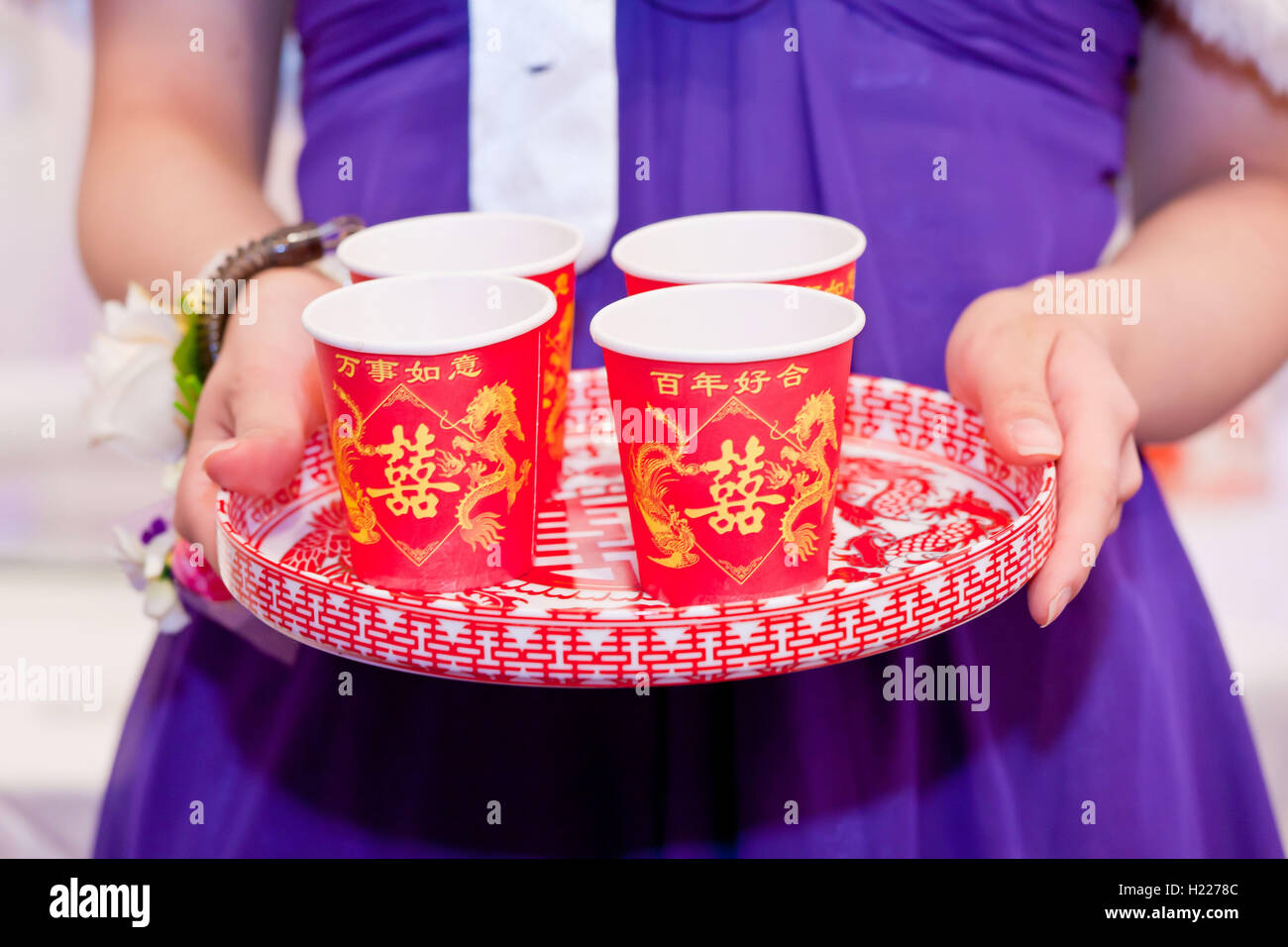 China wedding hands hi-res stock photography and images - Alamy