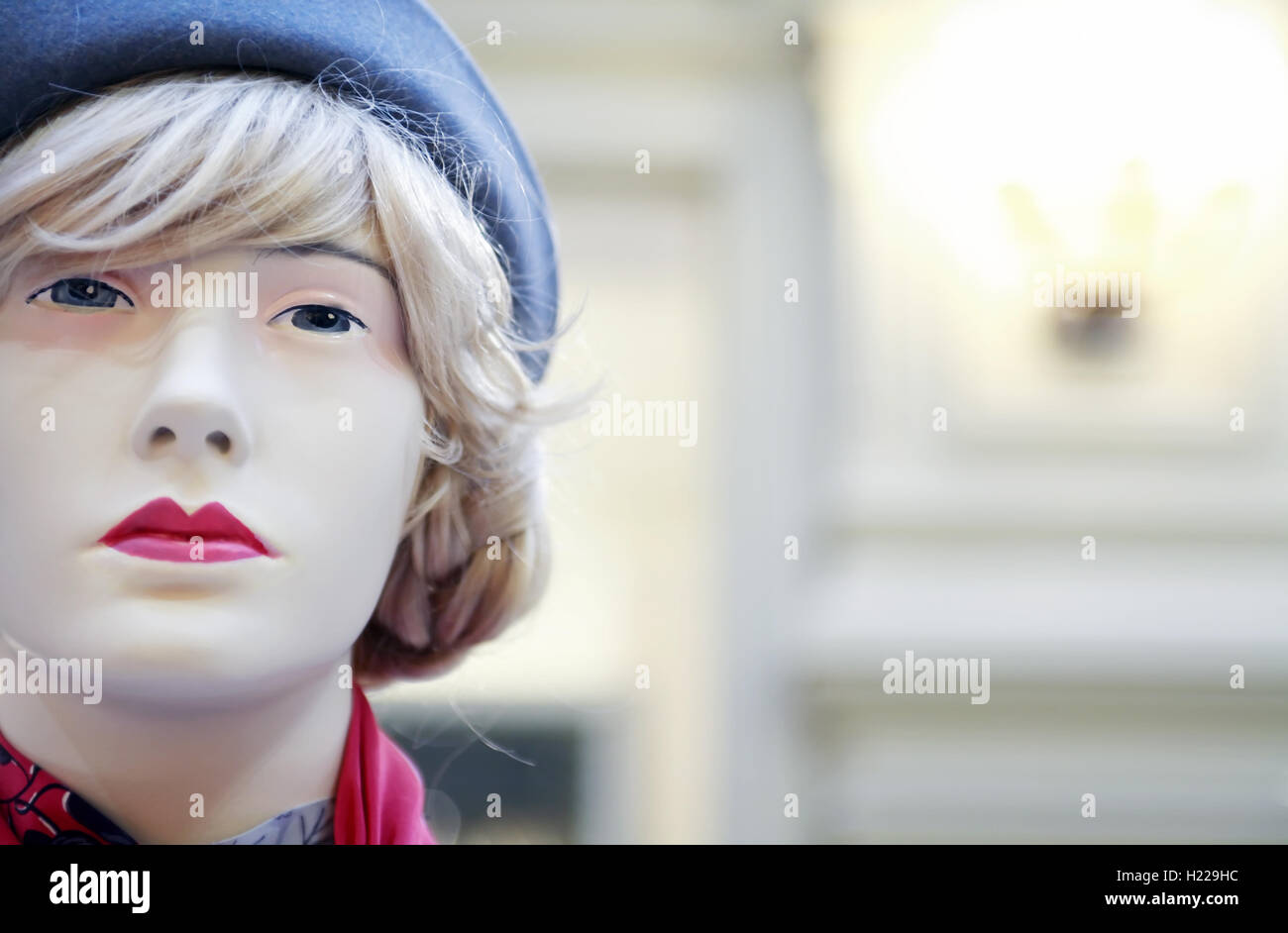 Female dummy model hi-res stock photography and images - Alamy