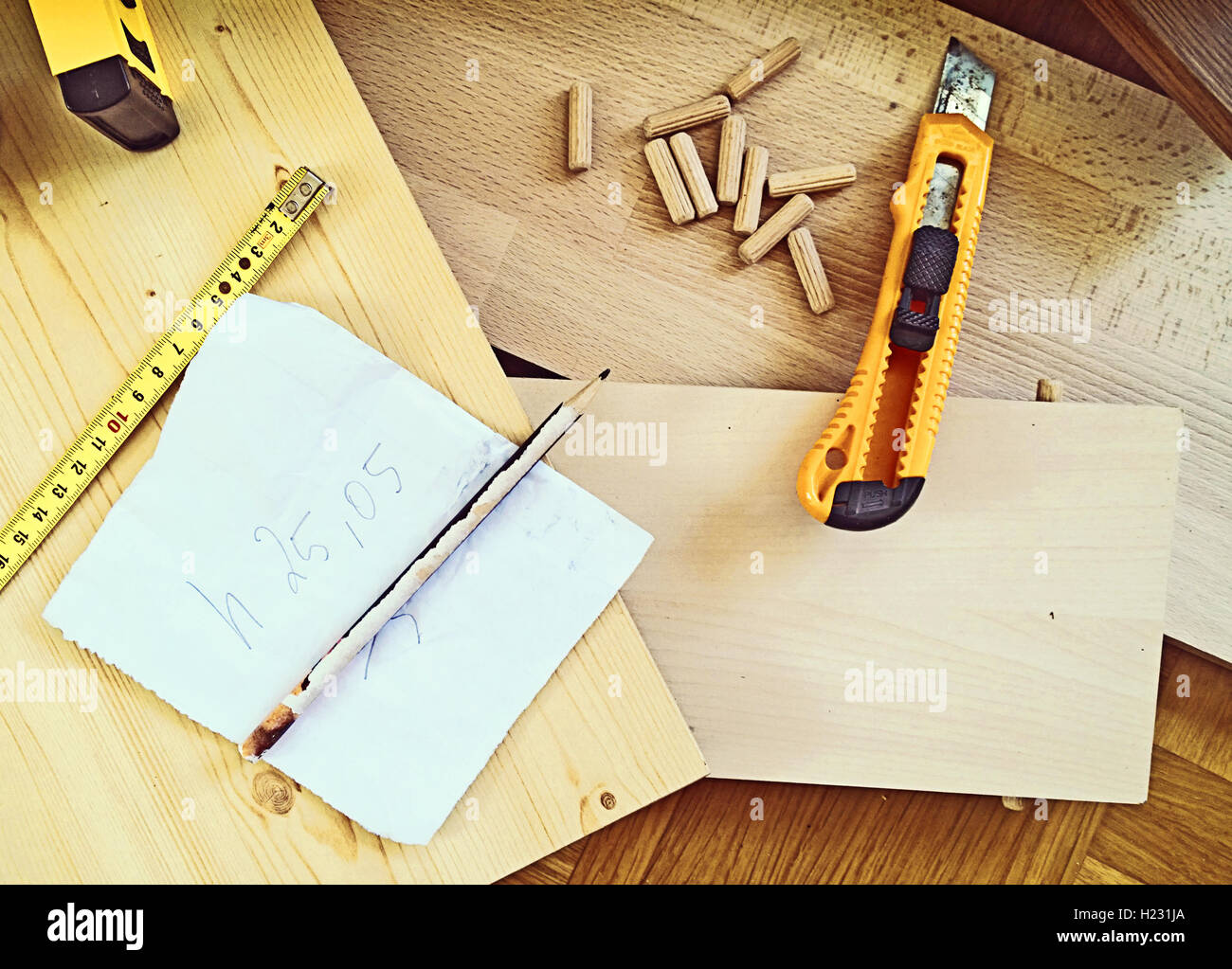 Scattered tools hi-res stock photography and images - Alamy