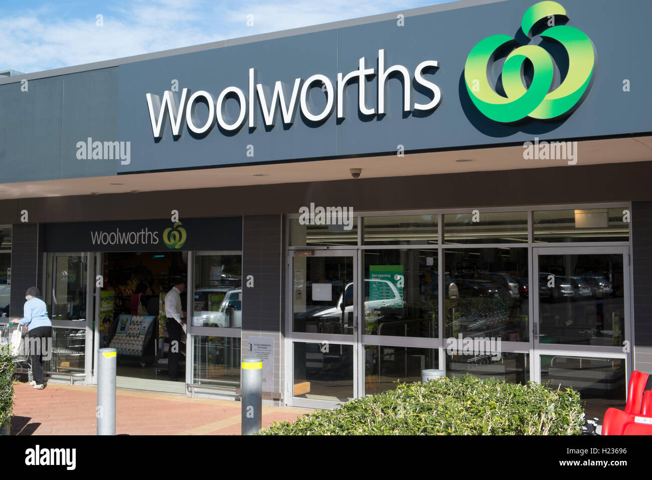 Woolworths logo hi-res stock photography and images - Alamy