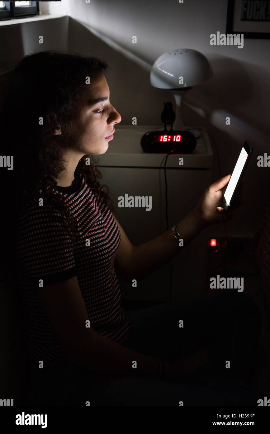 Teenage girl using a smartphone at night Stock Photo - Alamy