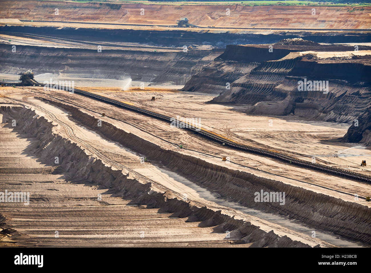 Layers of earth hi-res stock photography and images - Alamy