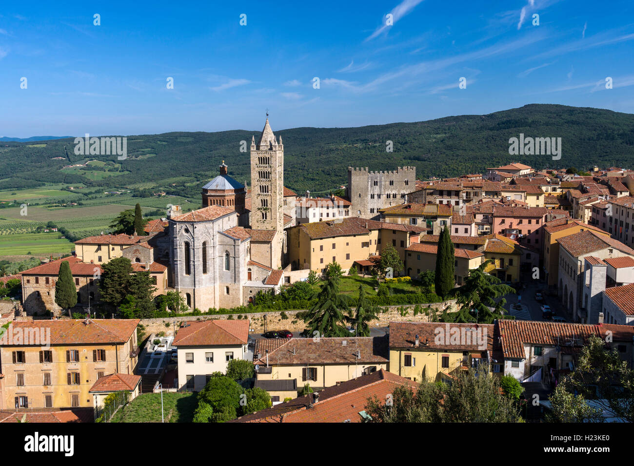 View over houses towards valley, Massa Marittima, Tuscany, Italy Stock ...