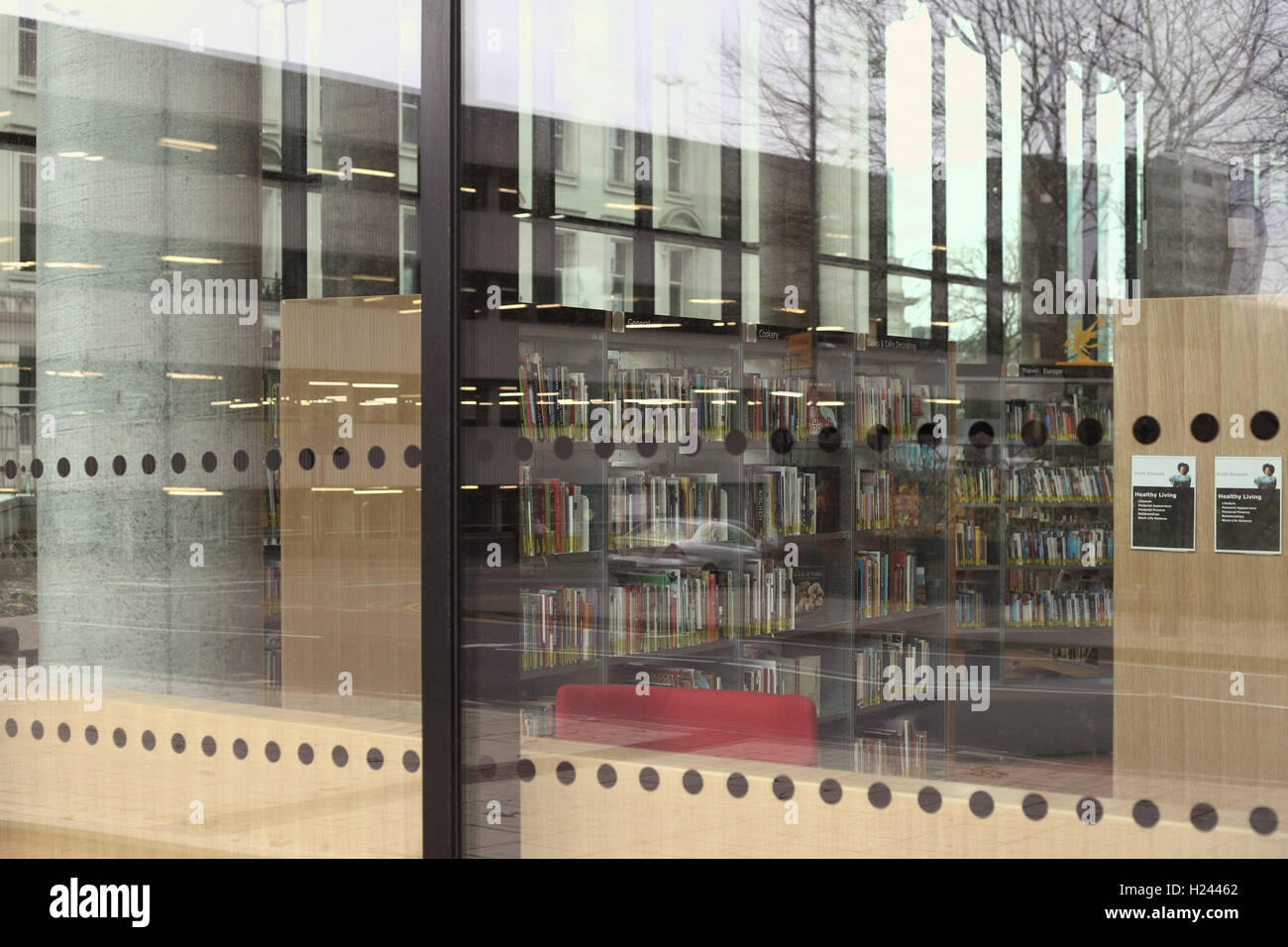 Modern library home hi-res stock photography and images - Alamy