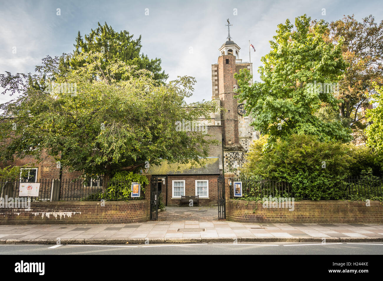 Churchyard and tower of St Mary the Virgin parish church, Mortlake ...