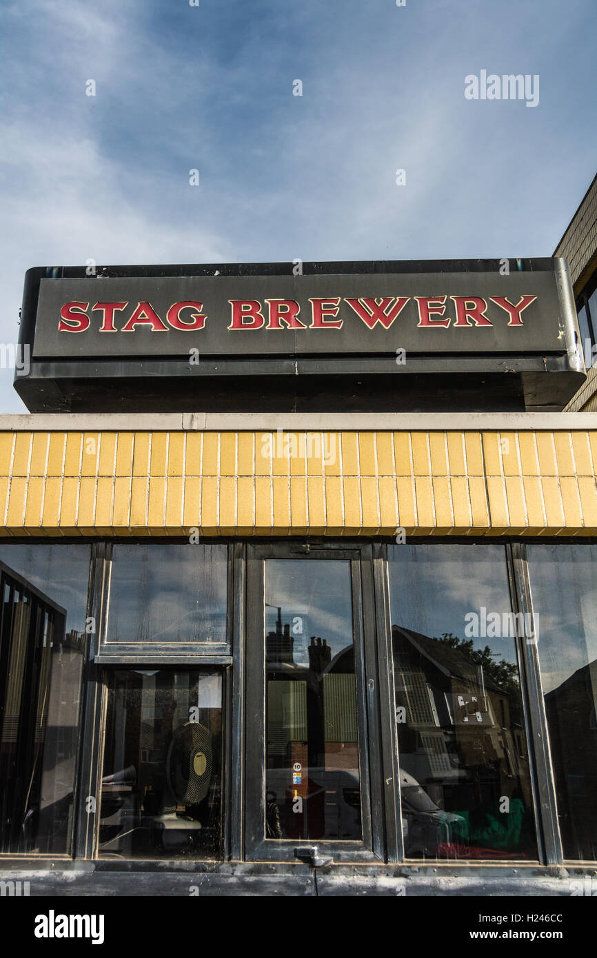 Budweiser stag brewing co hi-res stock photography and images - Alamy