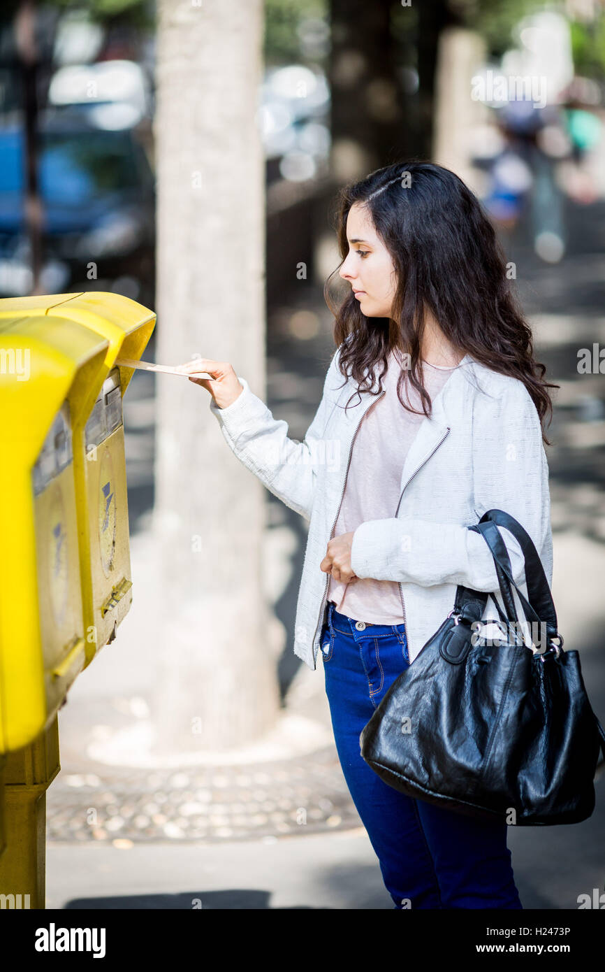 Post Woman Mail Bag Stock Photos & Post Woman Mail Bag Stock Images - Alamy