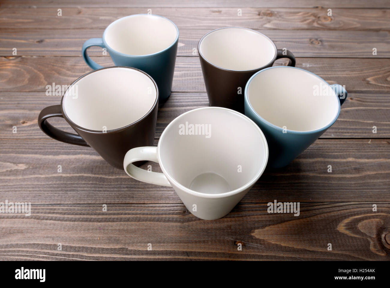 empty cups on wood background Stock Photo - Alamy