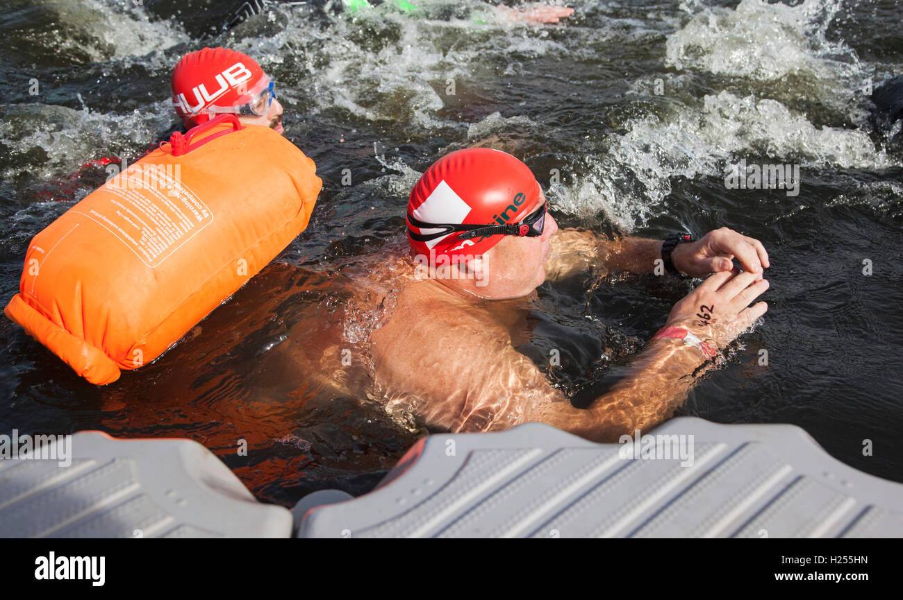 Swimmers set off hi-res stock photography and images - Alamy