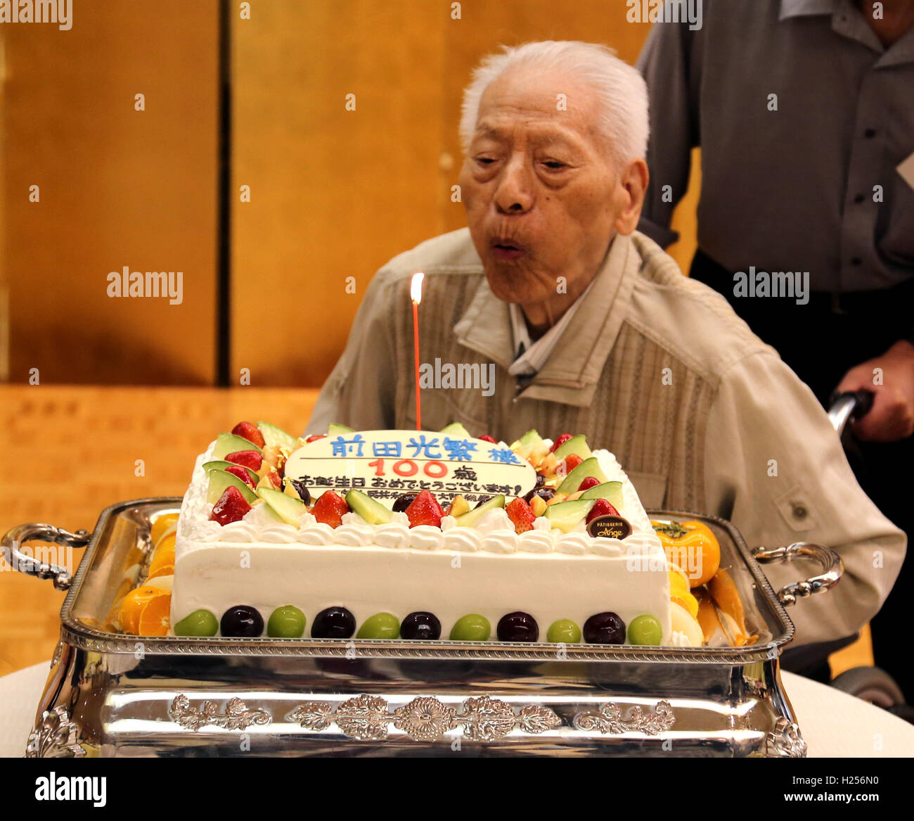100th birthday cake hi-res stock photography and images - Alamy