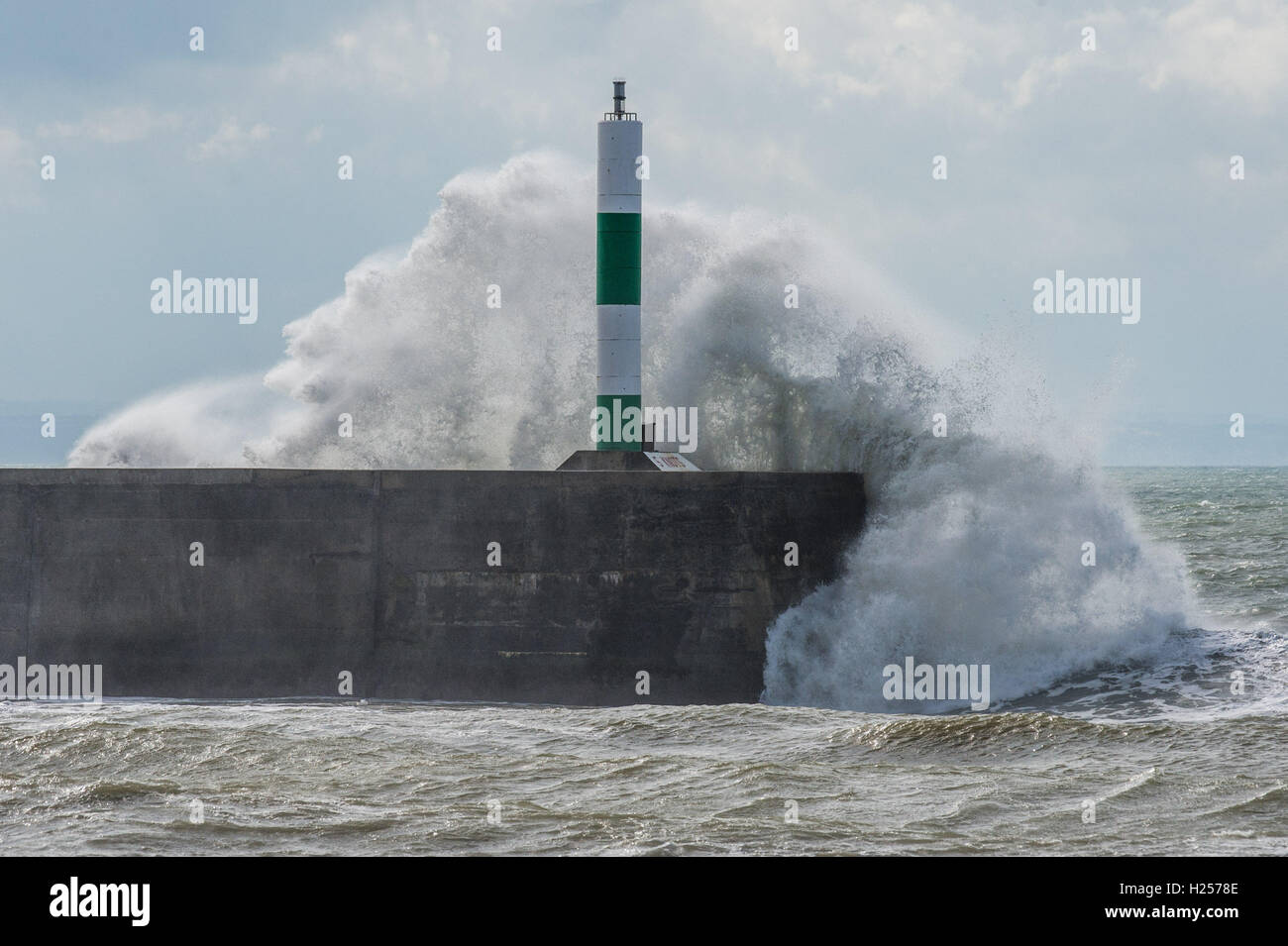 Blustery winds hi-res stock photography and images - Alamy