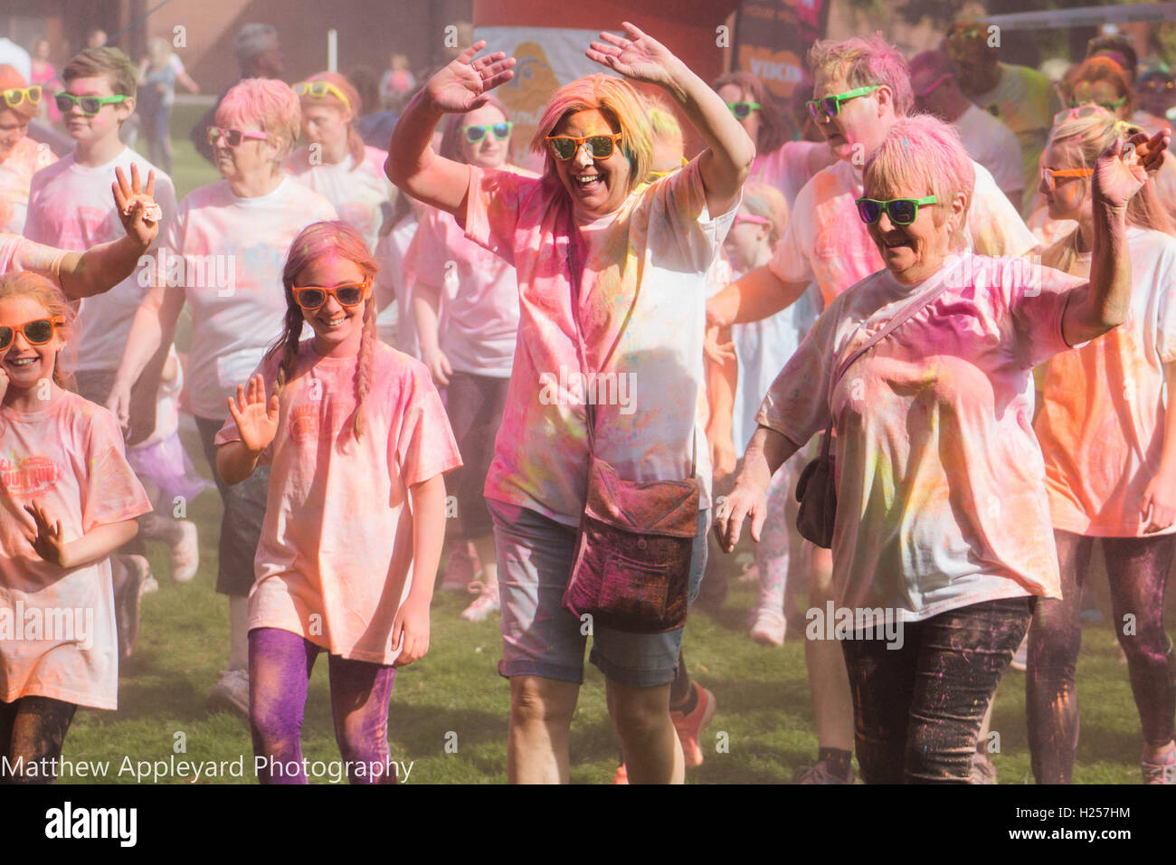 Hull, UK. 25th September, 2016. Dove House Colour Run, Credit: Matthew ...