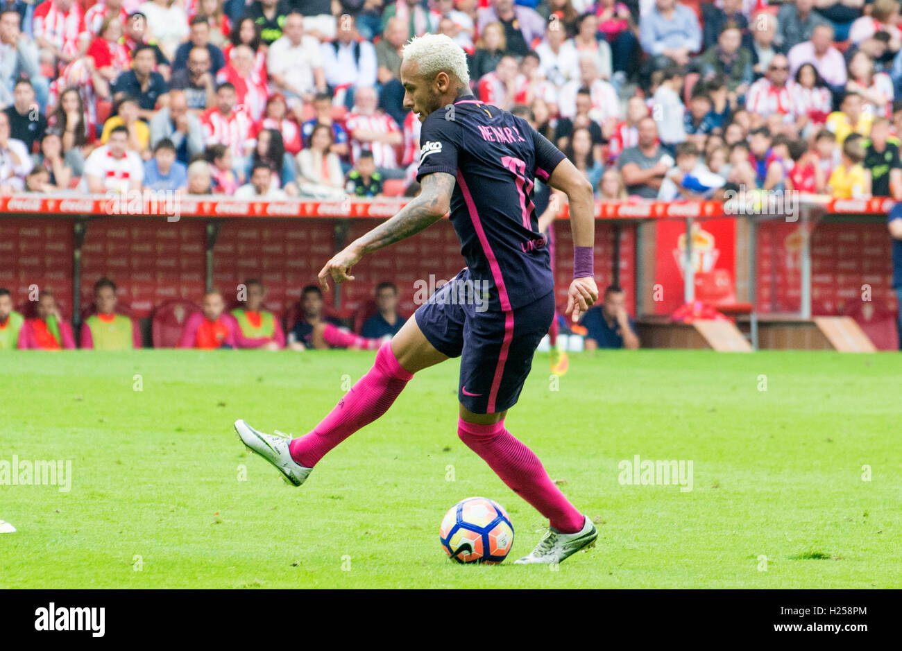 Neymar jr 16 17 barcelona hi-res stock photography and images - Alamy