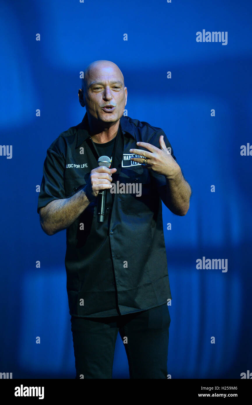 Howie mandel hi-res stock photography and images - Alamy