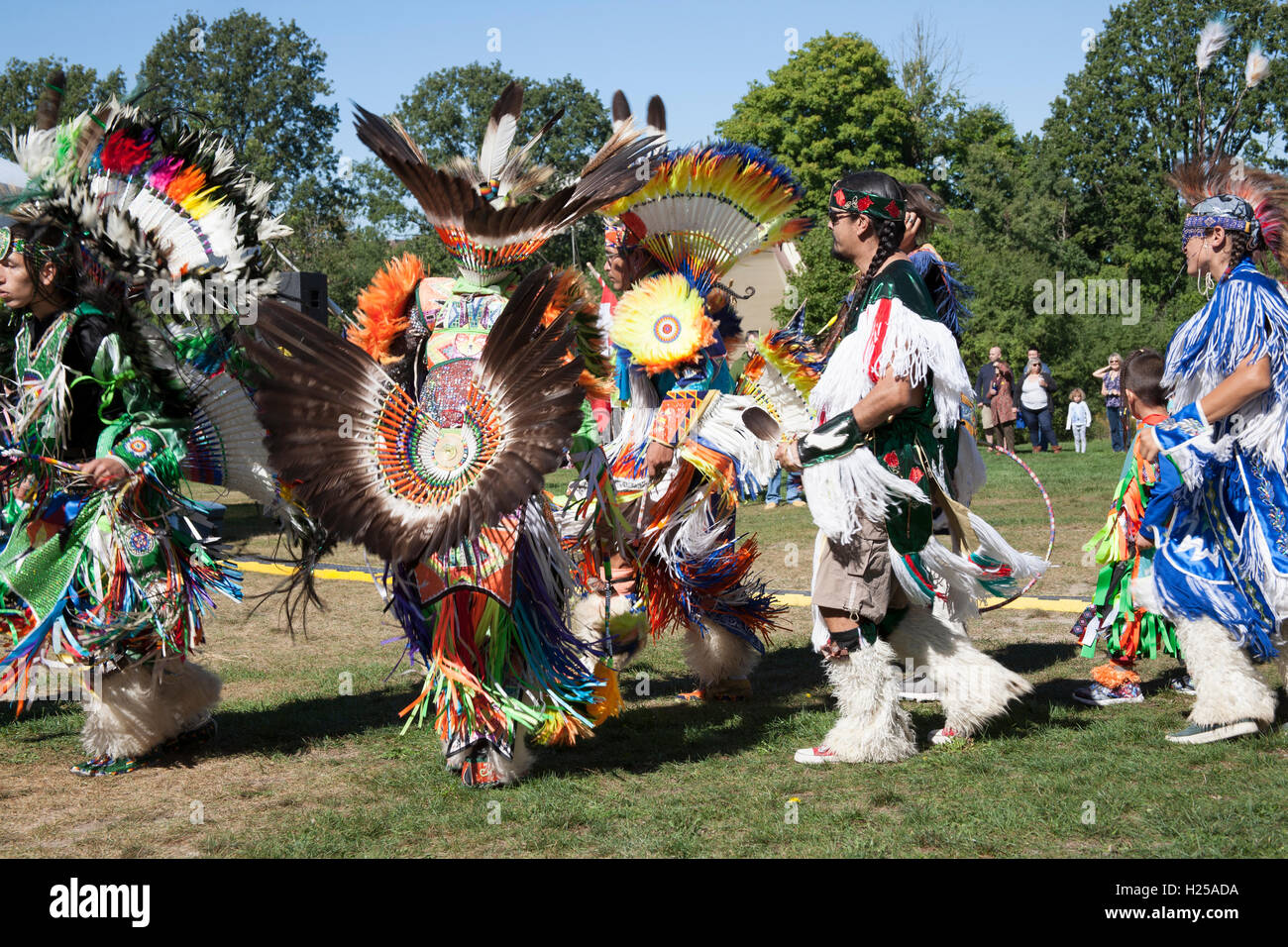 Native canadian traditional dress hi-res stock photography and images ...