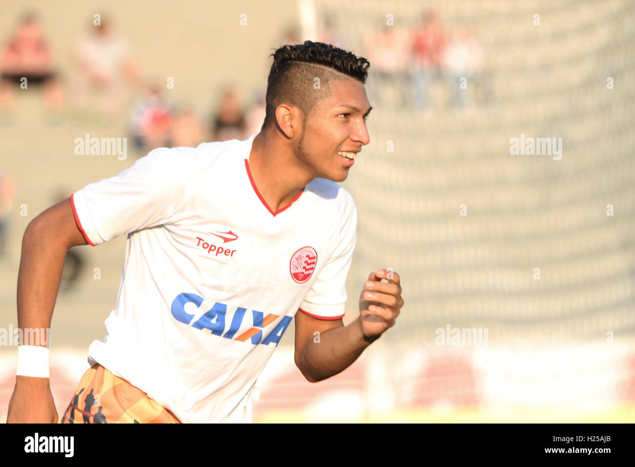 CURITIBA, PR - 24.09.2016: PARANÁ CLUBE X NÁUTICO - Roni marks the ...