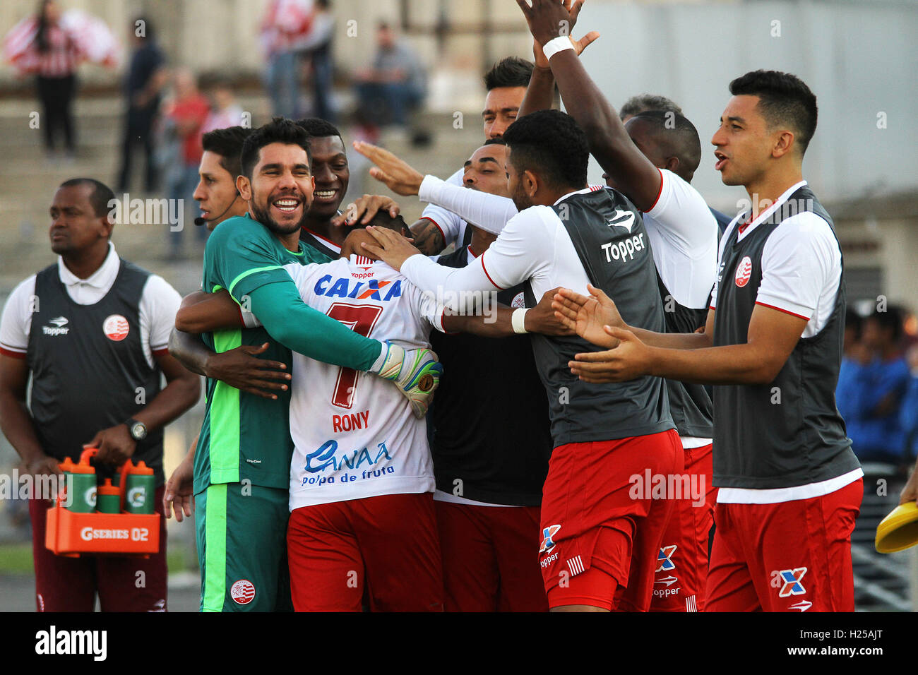 CURITIBA, PR - 24.09.2016: PARANÁ CLUBE X NÁUTICO - Roni marks the ...