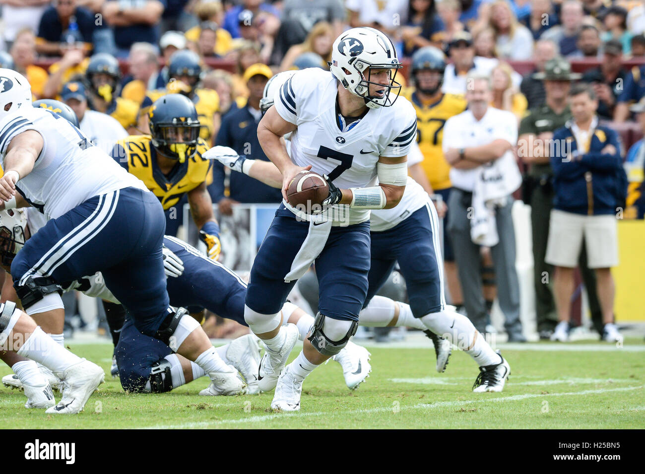 Handoff hi-res stock photography and images - Alamy