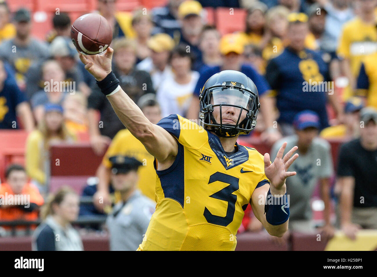 Landover, Maryland, USA. 24th Sep, 2016. SKYLER HOWARD (3) passes the ...