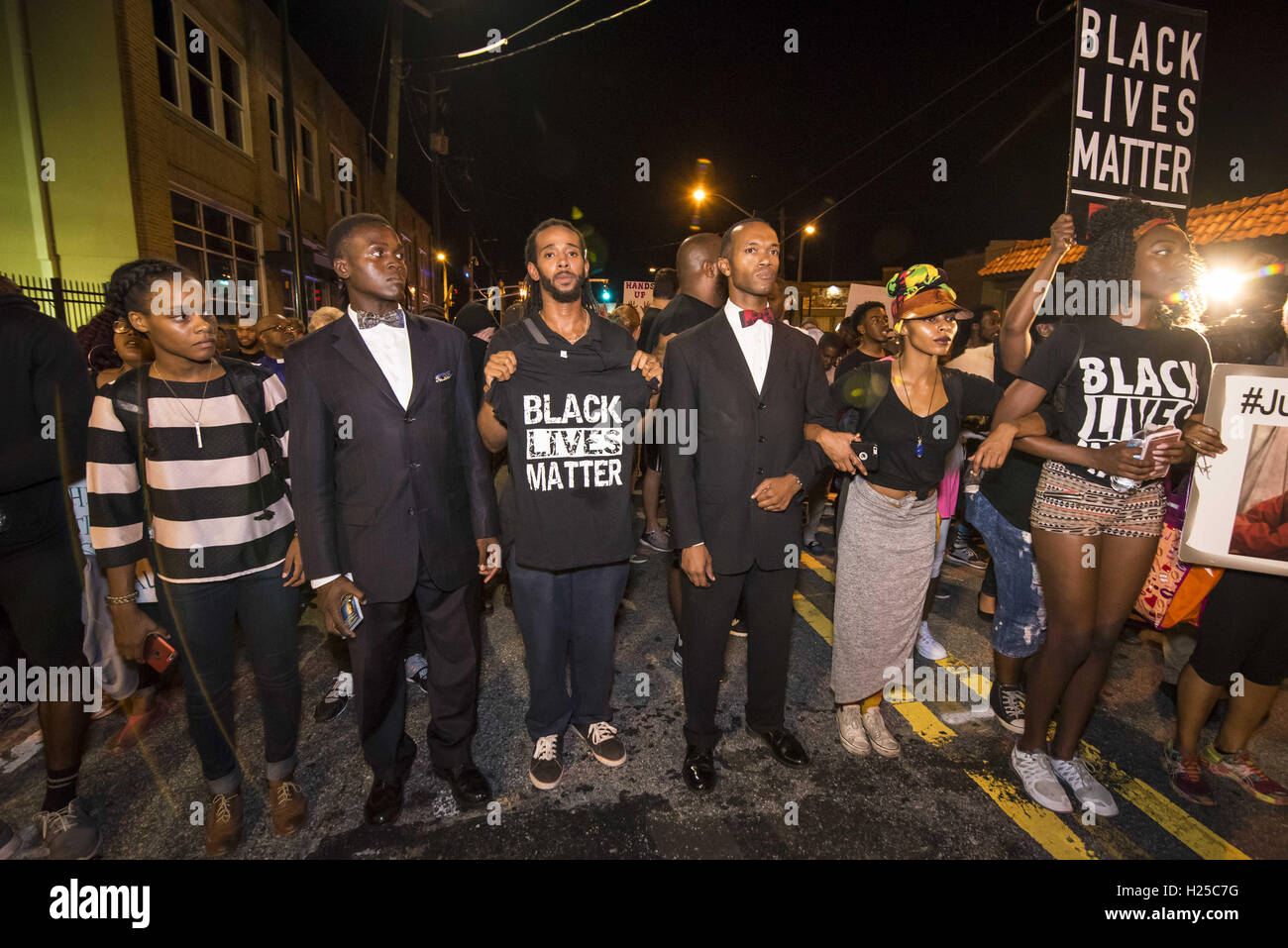 Atlanta, Georgia, USA. 23rd Sep, 2016. 500 protesters march through the ...