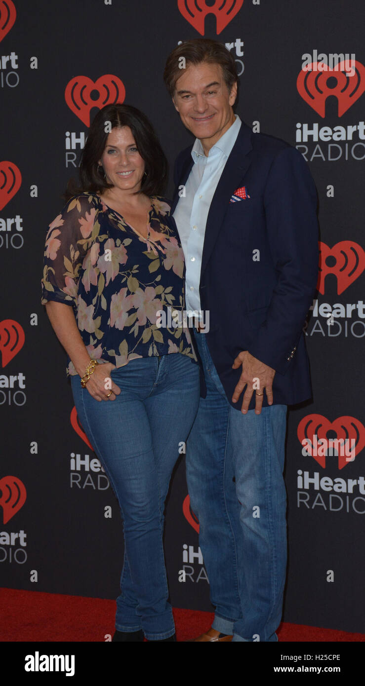 Dr oz wife lisa oz hi-res stock photography and images - Alamy