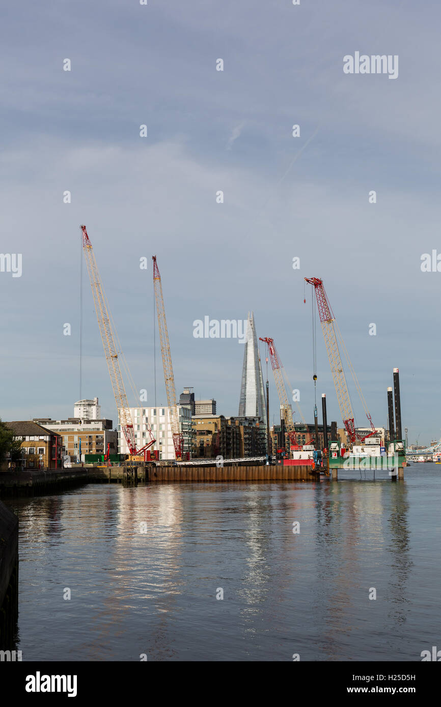 Thames tideway construction site hi-res stock photography and images ...