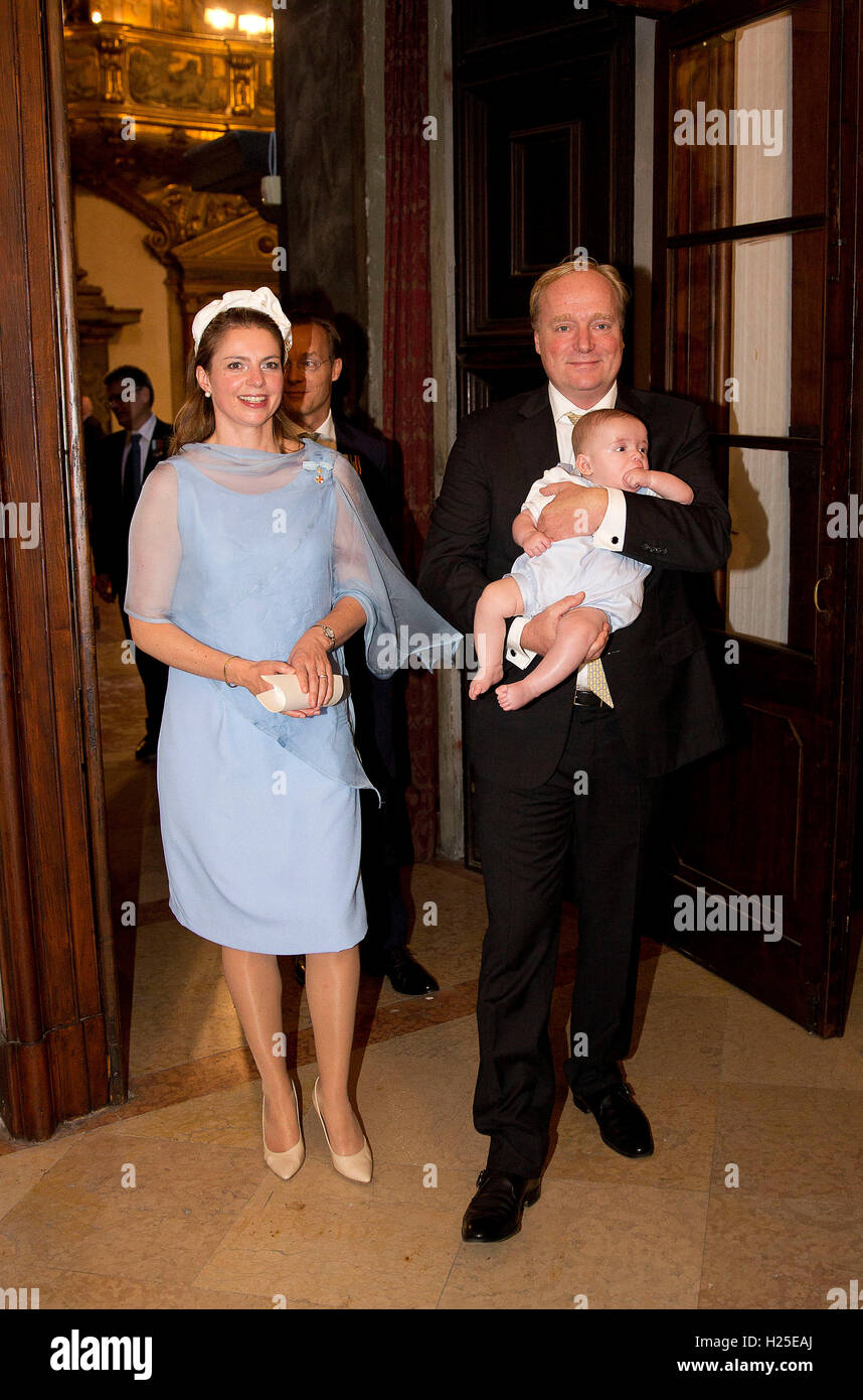 Prince Carlos de Bourbon de Parme and Princess Annemarie introducing ...