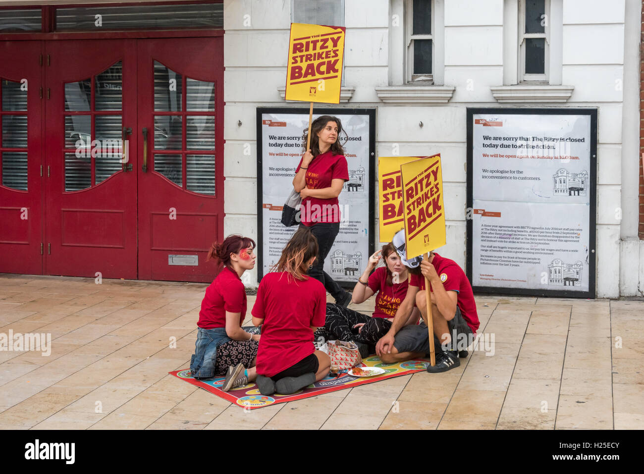 Cineworld cinema uk staff hi-res stock photography and images - Alamy
