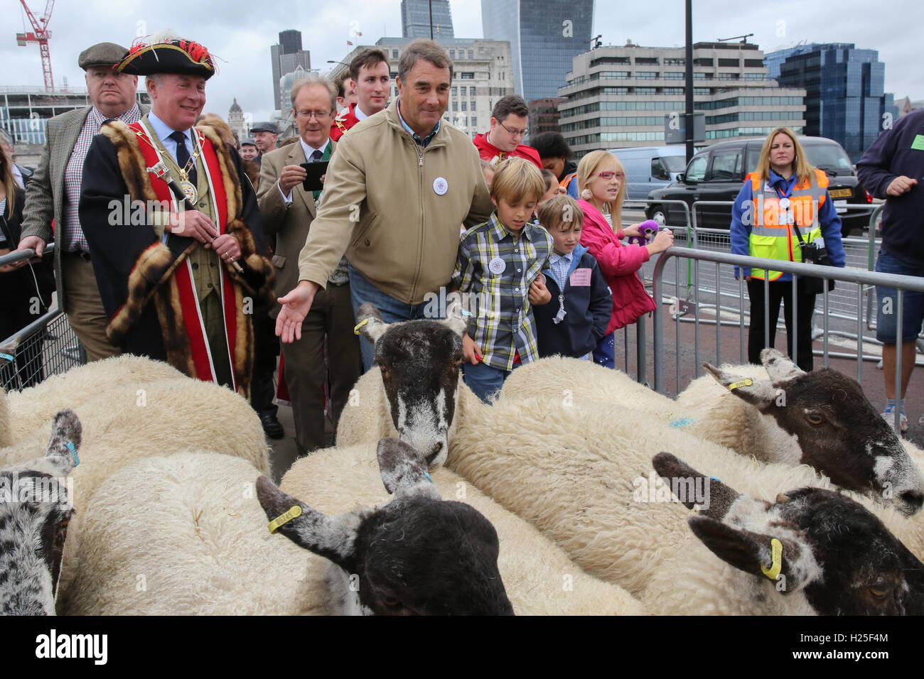 London, UK. 25th September, 2016. Former Formula One World Champion ...