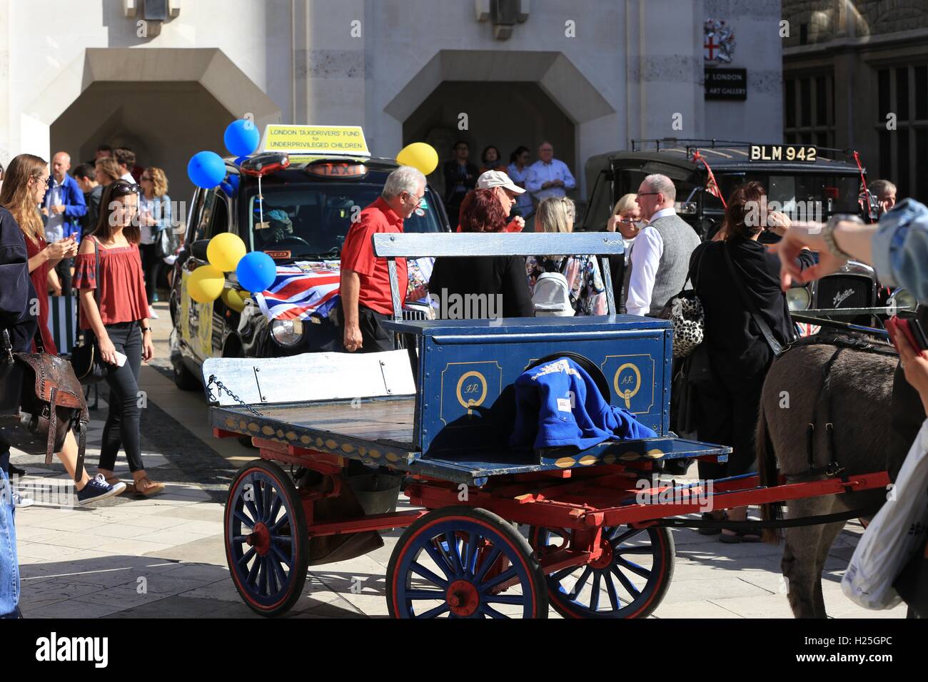 Costermonger barrow hi-res stock photography and images - Alamy
