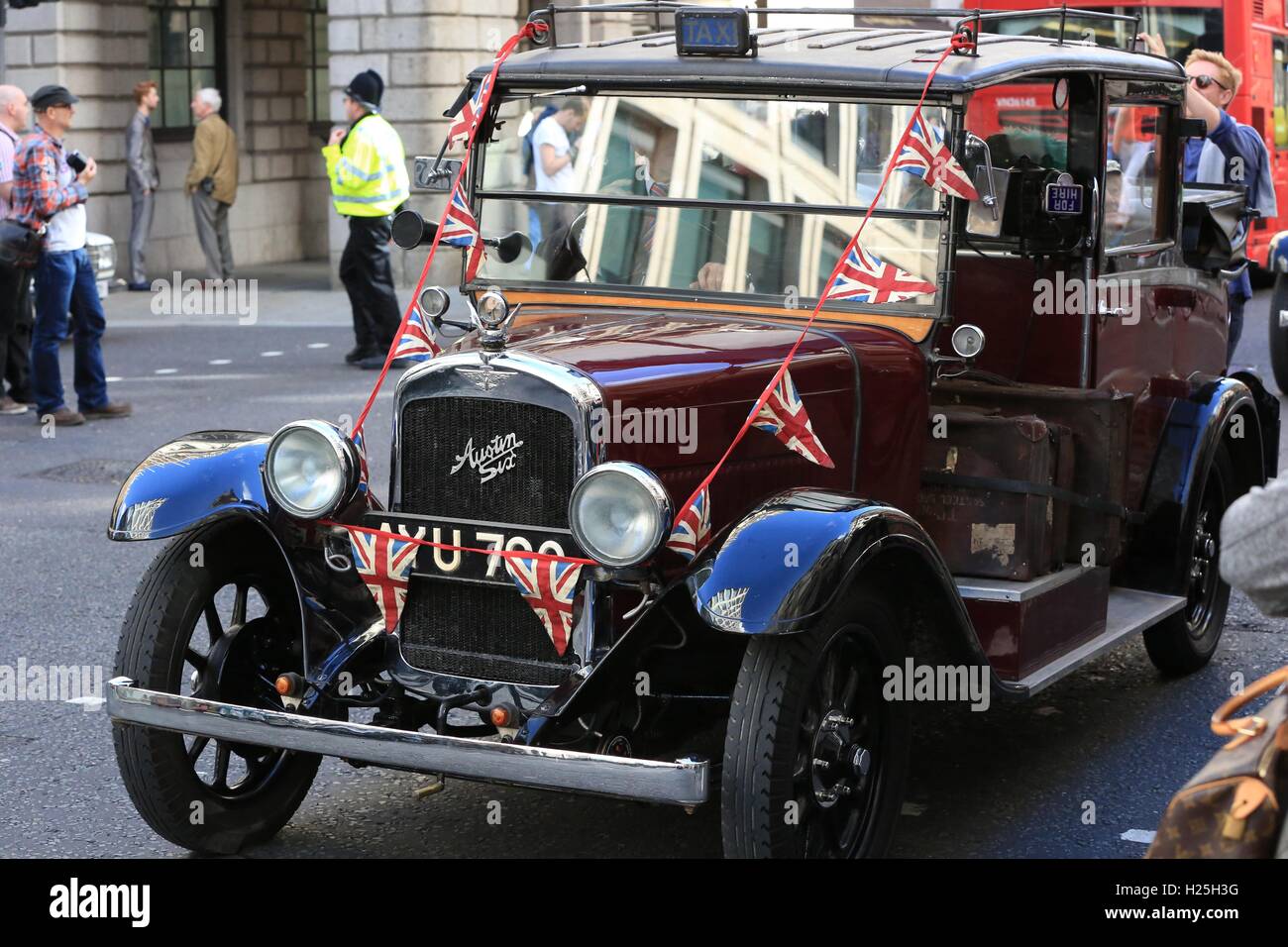 Costermonger barrow hi-res stock photography and images - Alamy