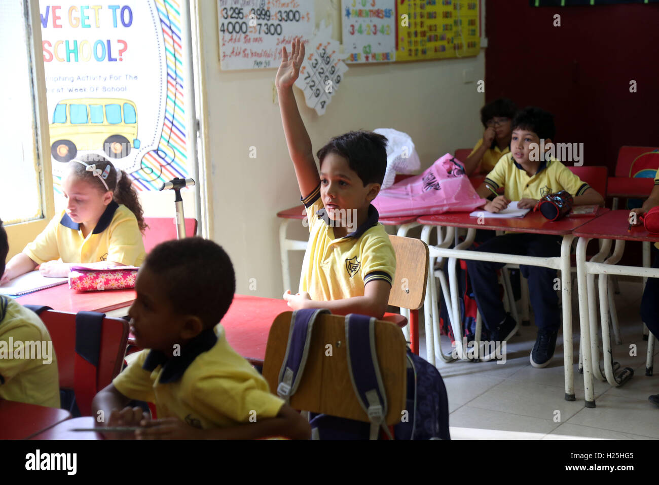 Cairo, Egypt. 25th Sep, 2016. Egyptian students attend a class on the ...