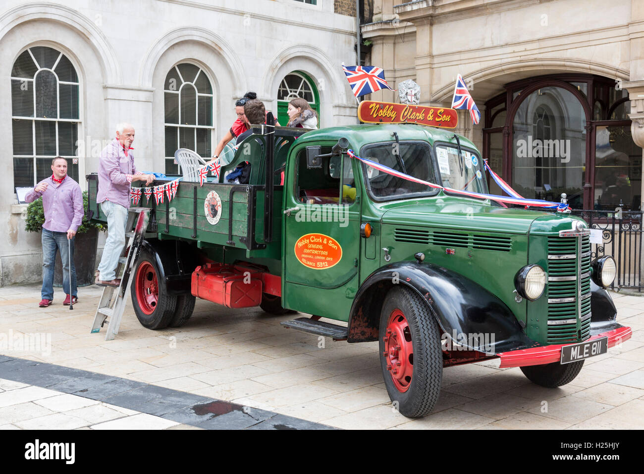 London, UK. 25 September 2016. The Costermongers Harvest Festival takes ...