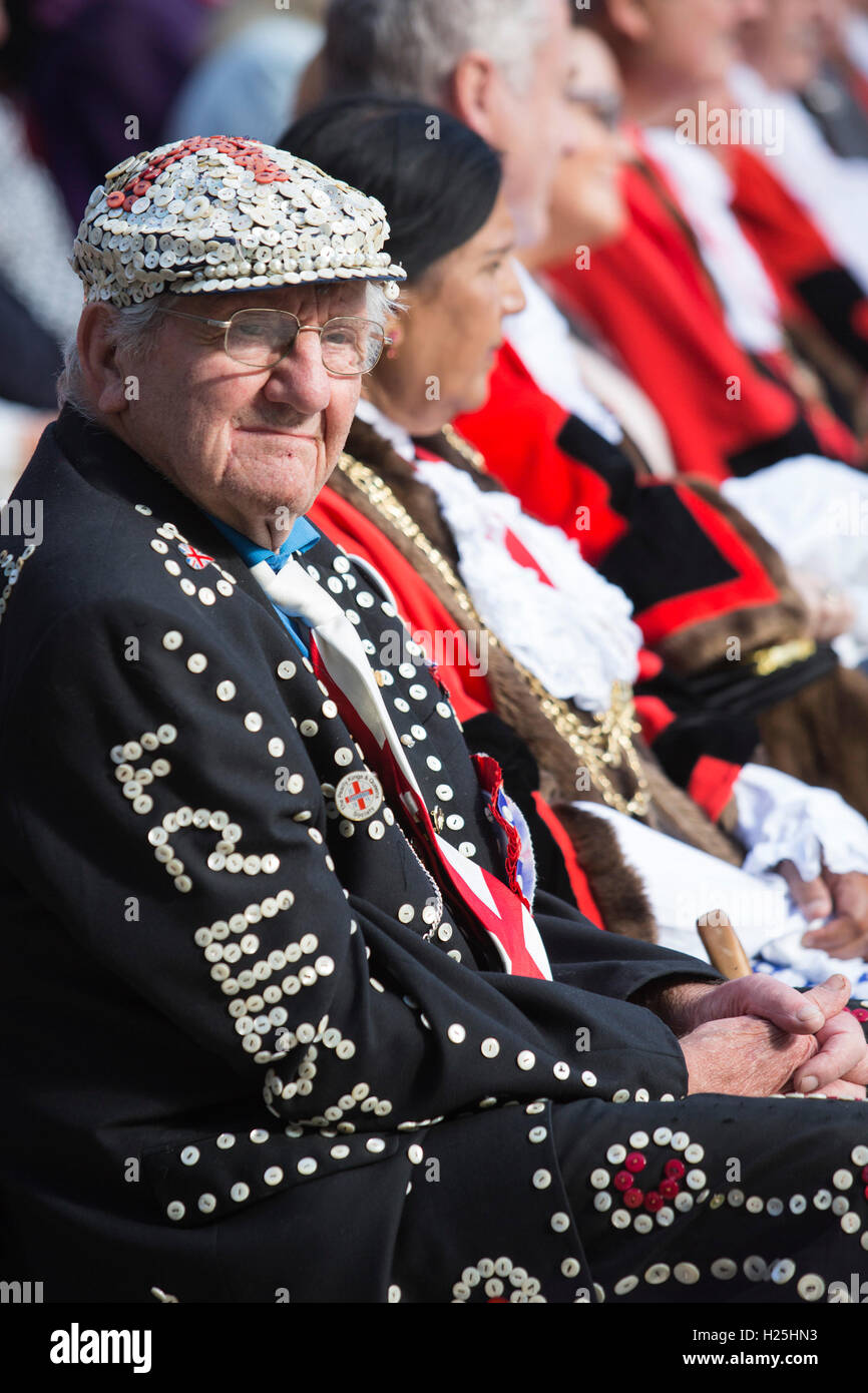 London, UK. 25 September 2016. The Costermongers Harvest Festival takes ...