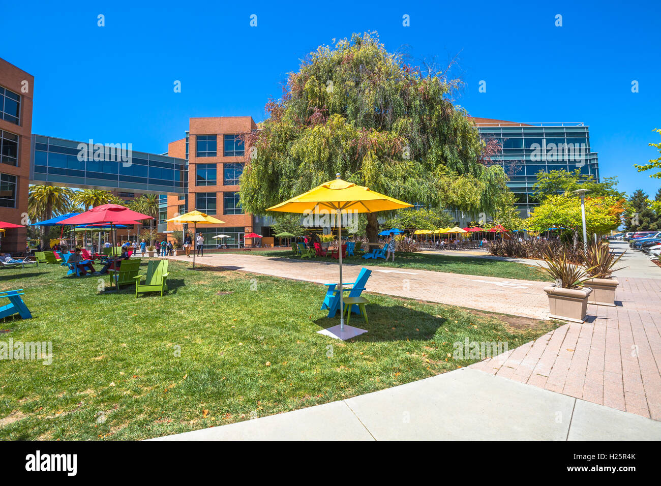 Google headquarter mountain view hi-res stock photography and images ...
