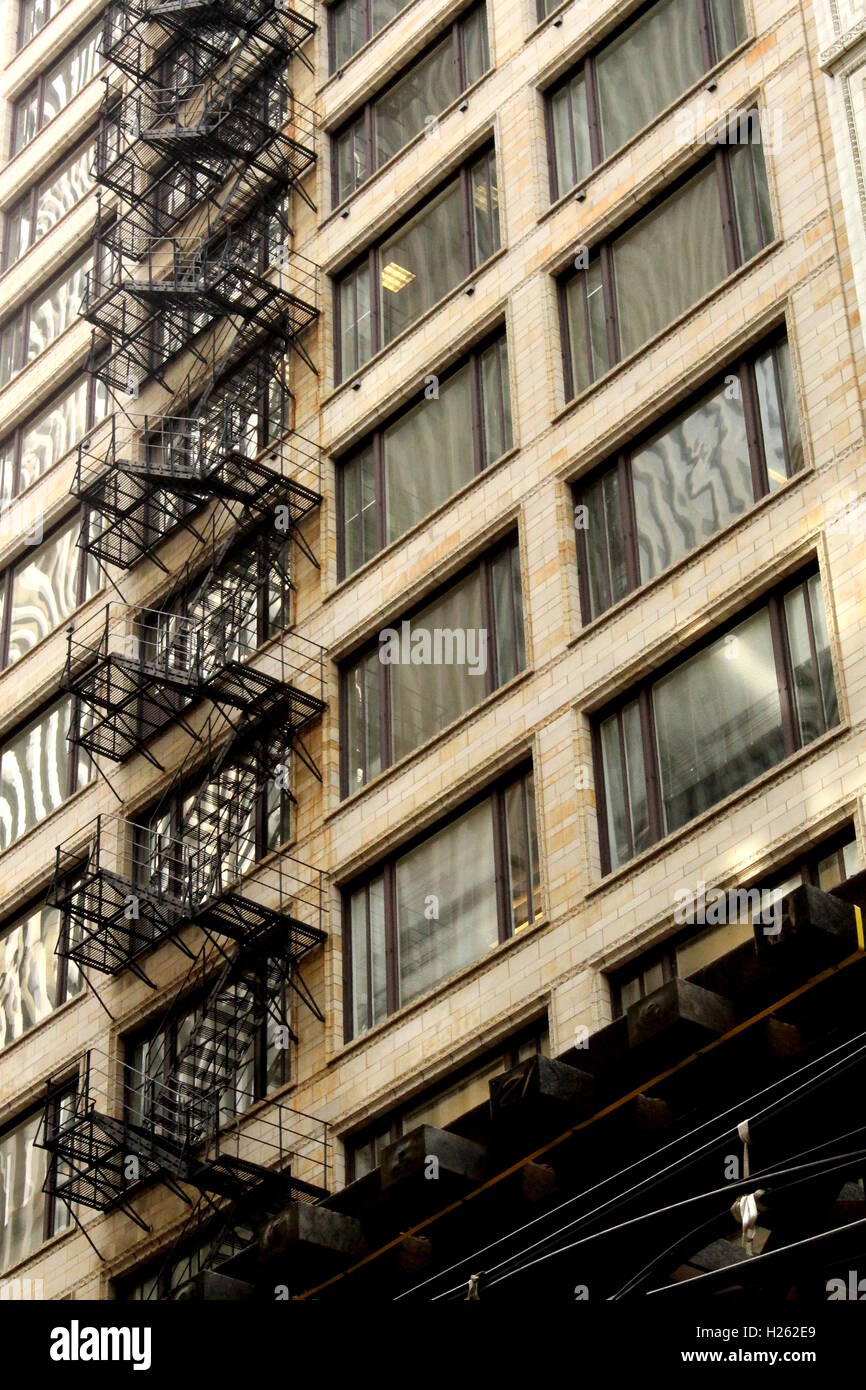 Fire escape on tall building hi-res stock photography and images - Alamy