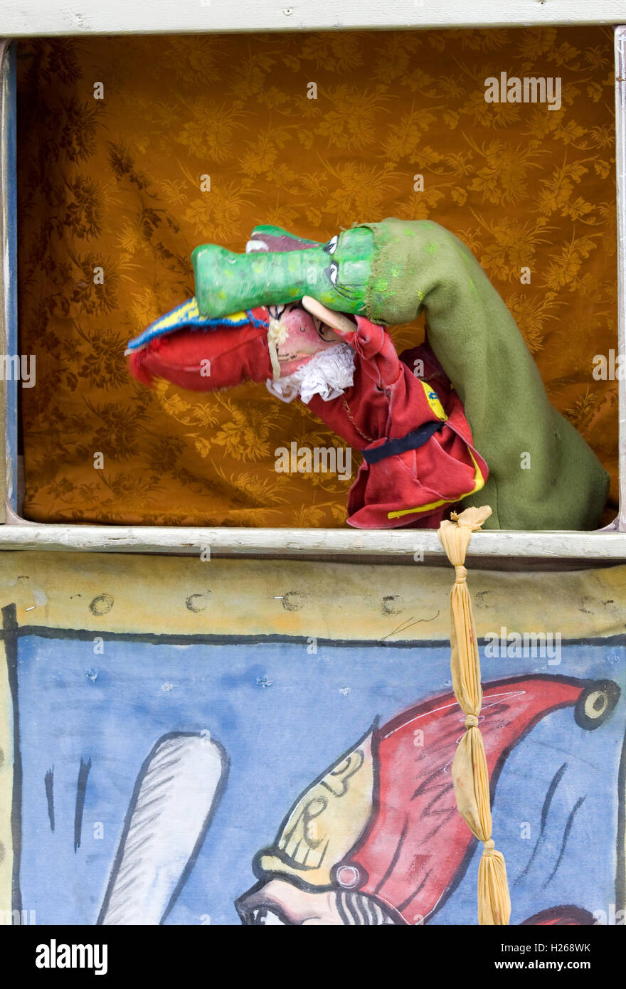 Punch and judy booth hi-res stock photography and images - Alamy