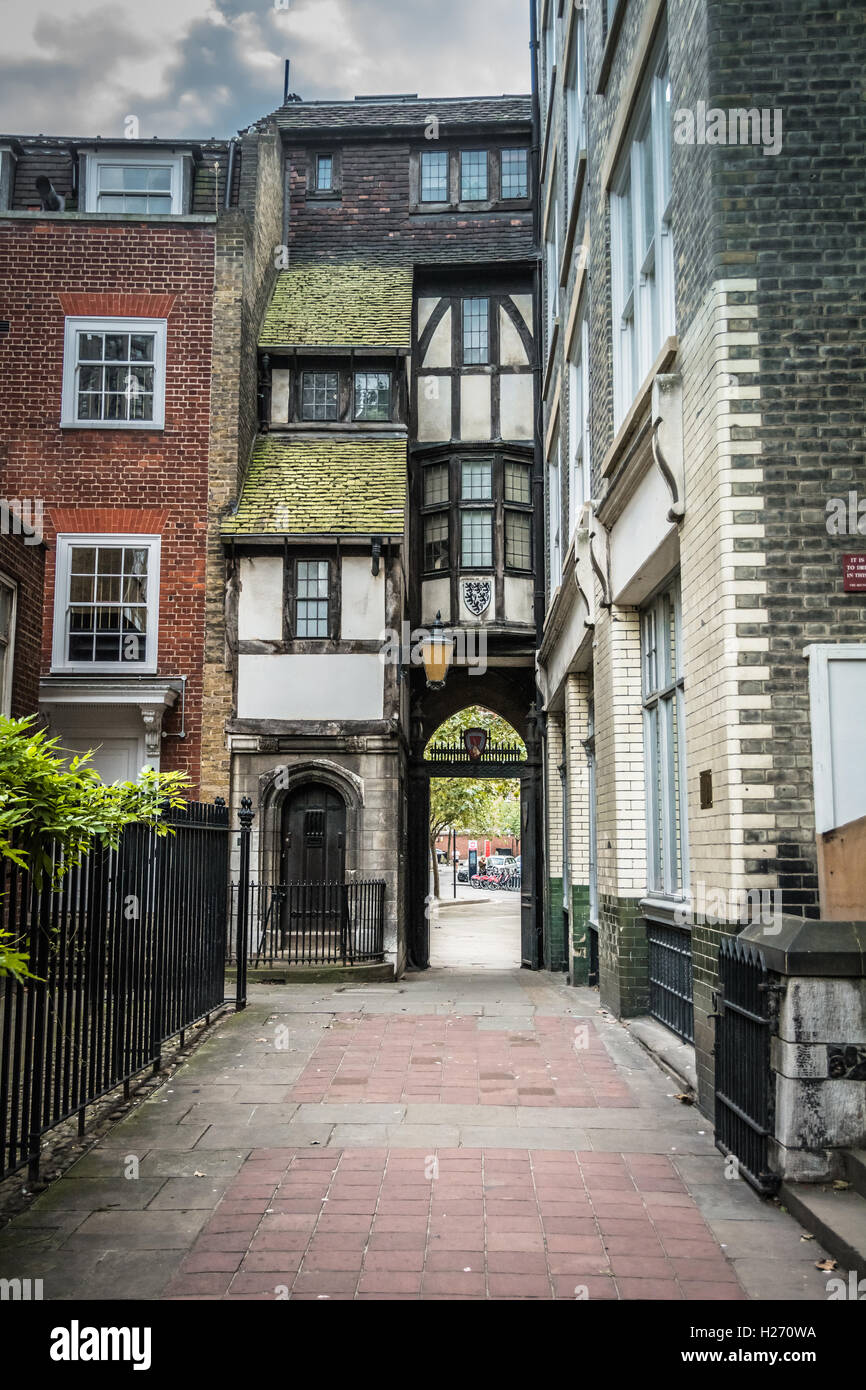 Elizabethan gatehouse hi-res stock photography and images - Alamy