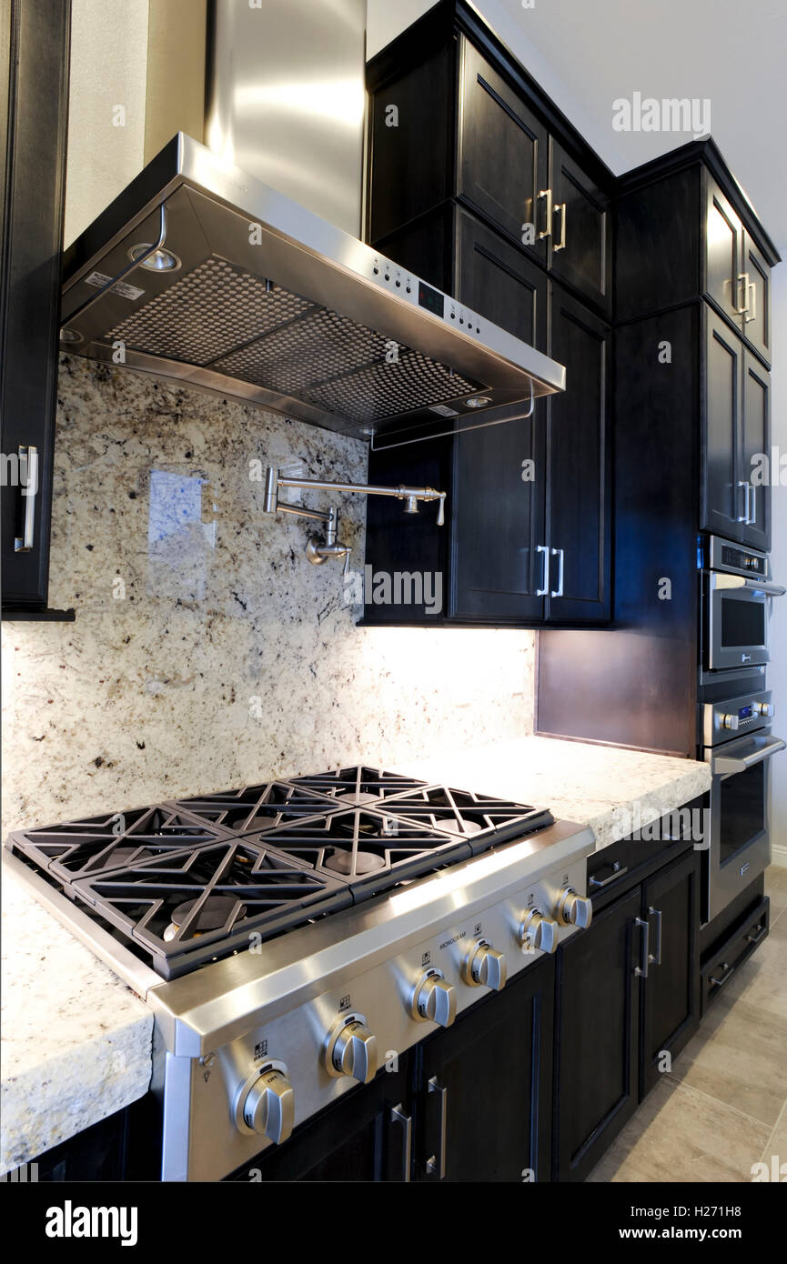 Residential kitchen hi-res stock photography and images - Alamy