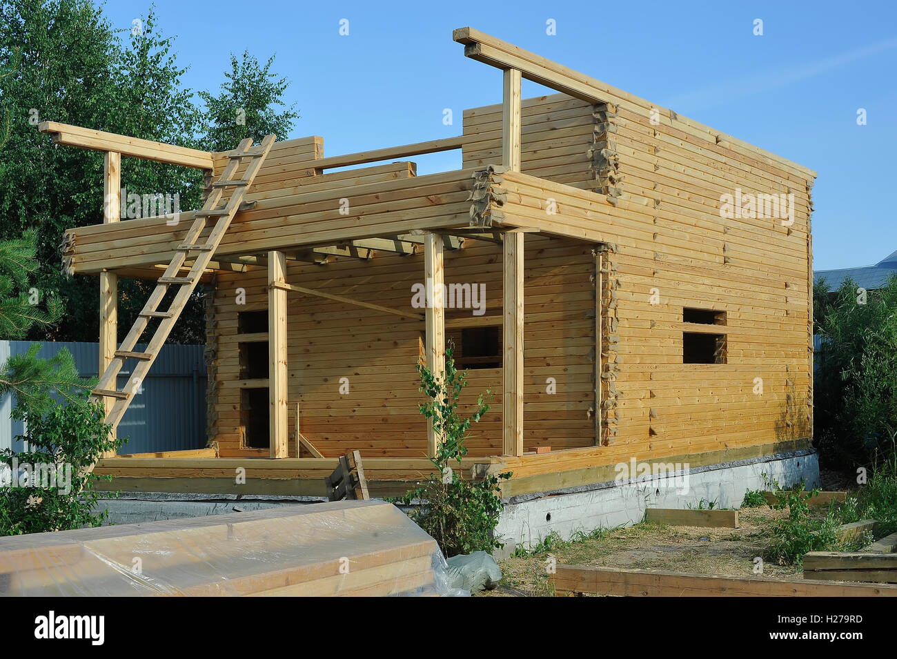 Unfinished, ecological wooden house and building area Stock Photo - Alamy