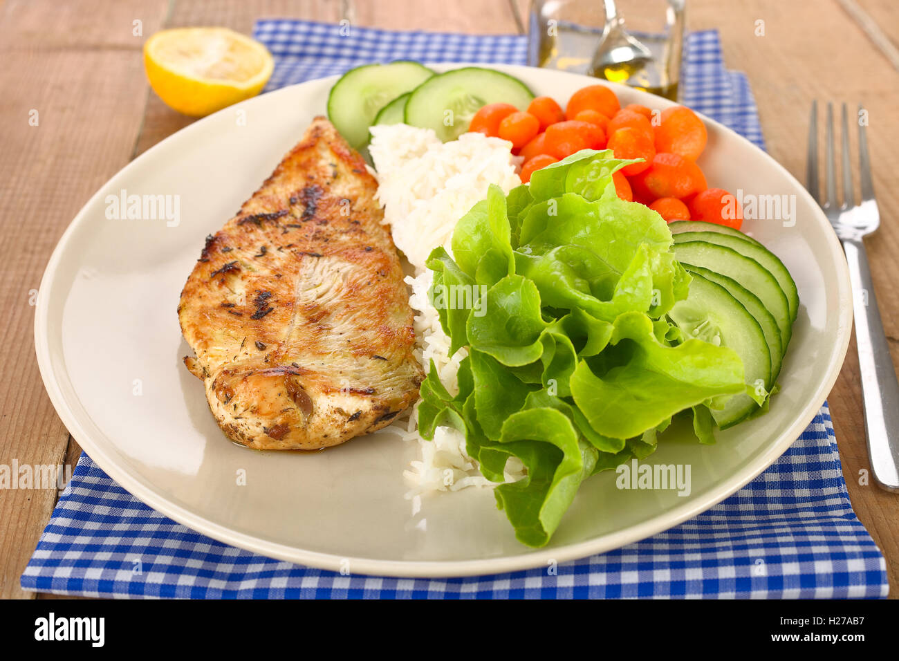 Chicken fillet with lettuce and rice Stock Photo - Alamy