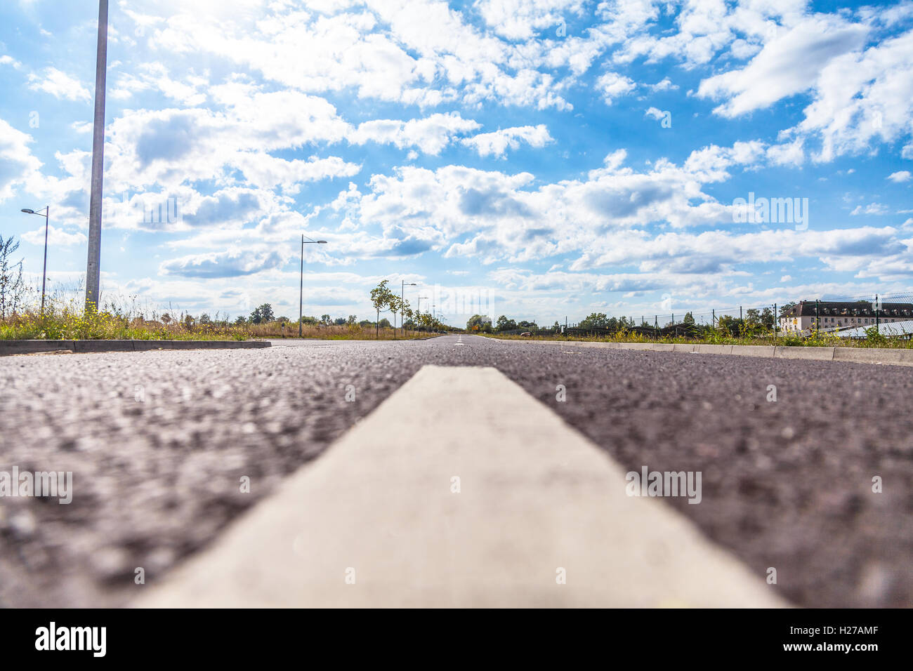 Street sky hi-res stock photography and images - Alamy