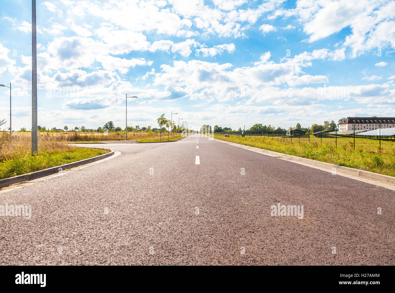 Street sky hi-res stock photography and images - Alamy