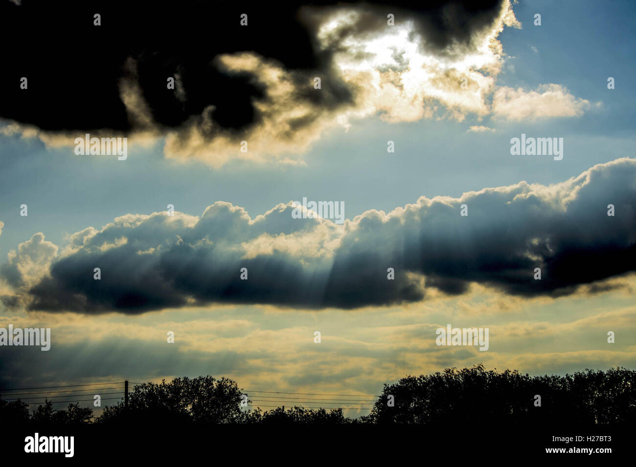 Light coming through clouds hi-res stock photography and images - Alamy