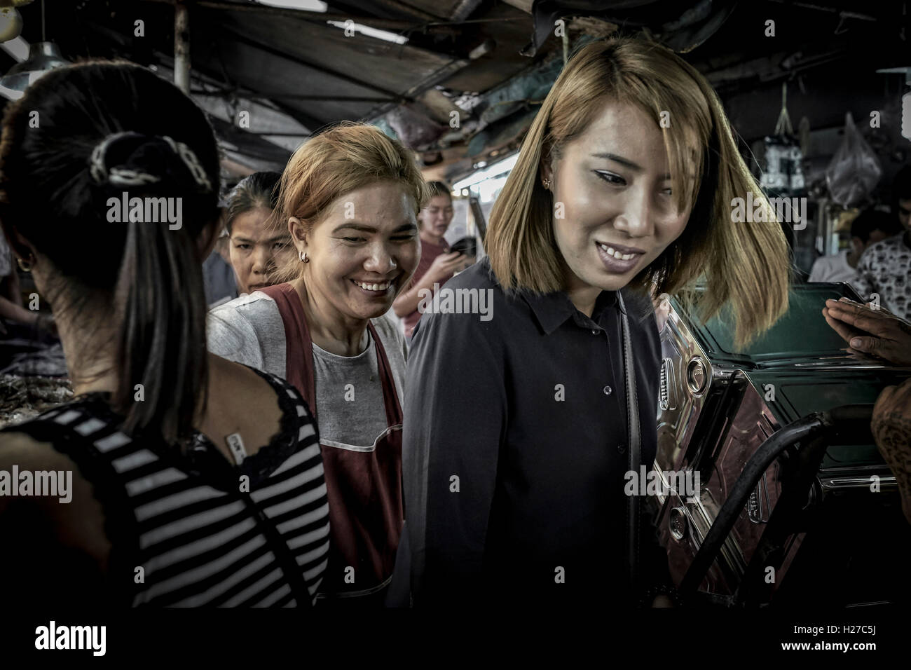 Crowded place hi-res stock photography and images - Alamy